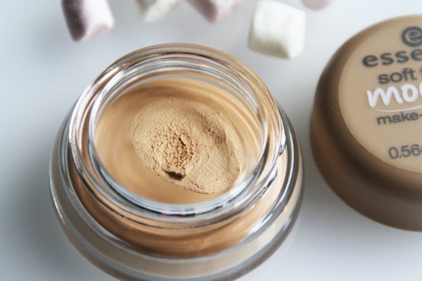 Essence's new Mouse Foundation and Natural eyes guide - Bunnipunch